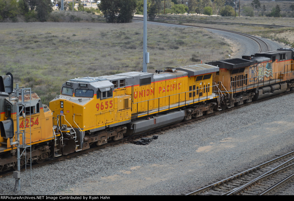 A Clean UP Dash 9 Arriving into Colton